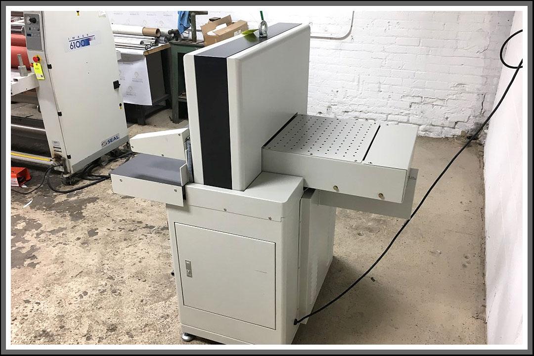 Lot #21: Duplo 490P - 19" Hydraulic Programmable Paper Cutter - WireBids